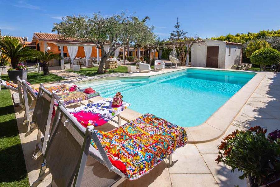Villas with Pool in Sicily - a few meters from the sandy beaches